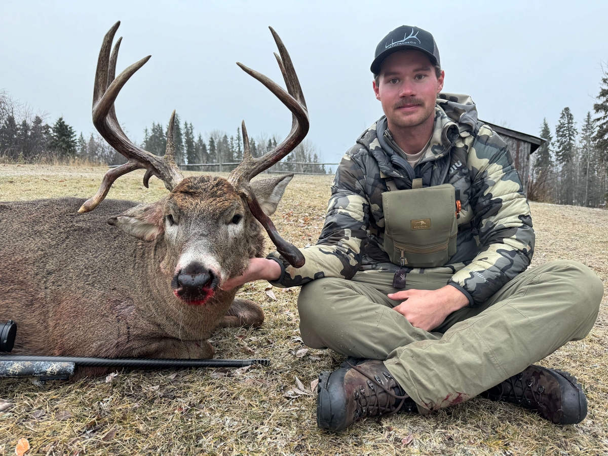 Trophy Whitetail Deer Hunts in Alberta | Canada Whitetail & Mule Deer ...