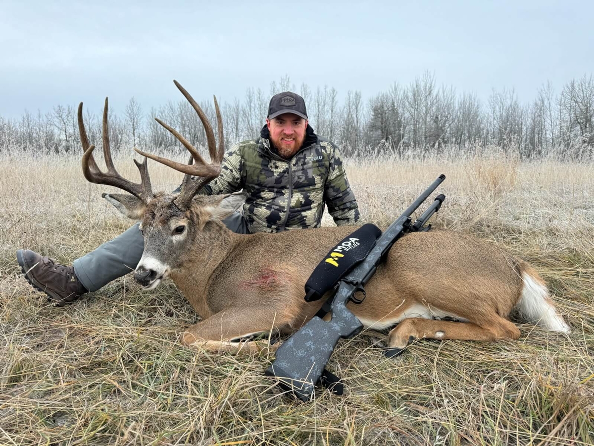 Trophy Whitetail Deer Hunts in Alberta | Canada Whitetail & Mule Deer ...